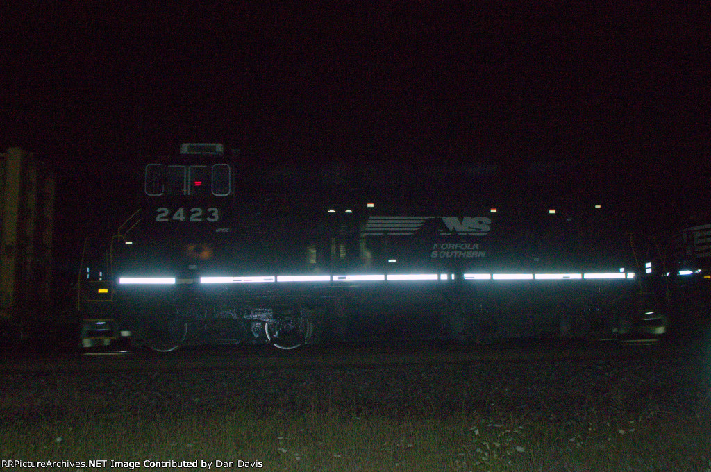 NS MP15E 2423 trails on 16T